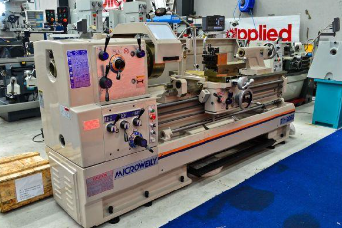 Manual Lathes for Workshops: From Basic Components to High-Precision Models